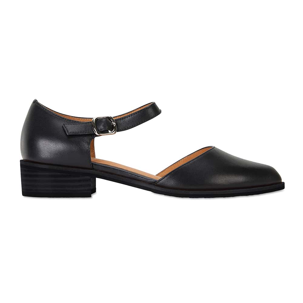 Jesinta Flat in Black Leather | Easy Steps | Shoe HQ