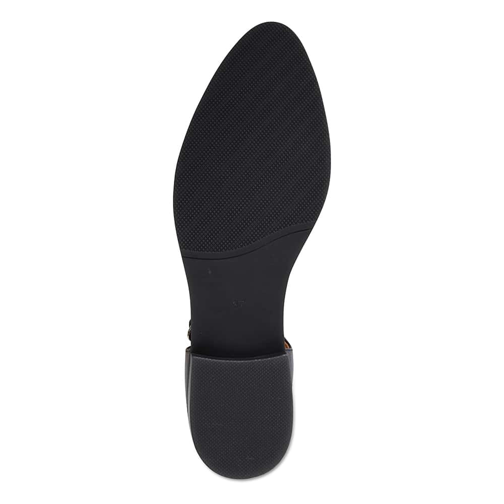 Jesinta Flat in Black Leather | Easy Steps | Shoe HQ