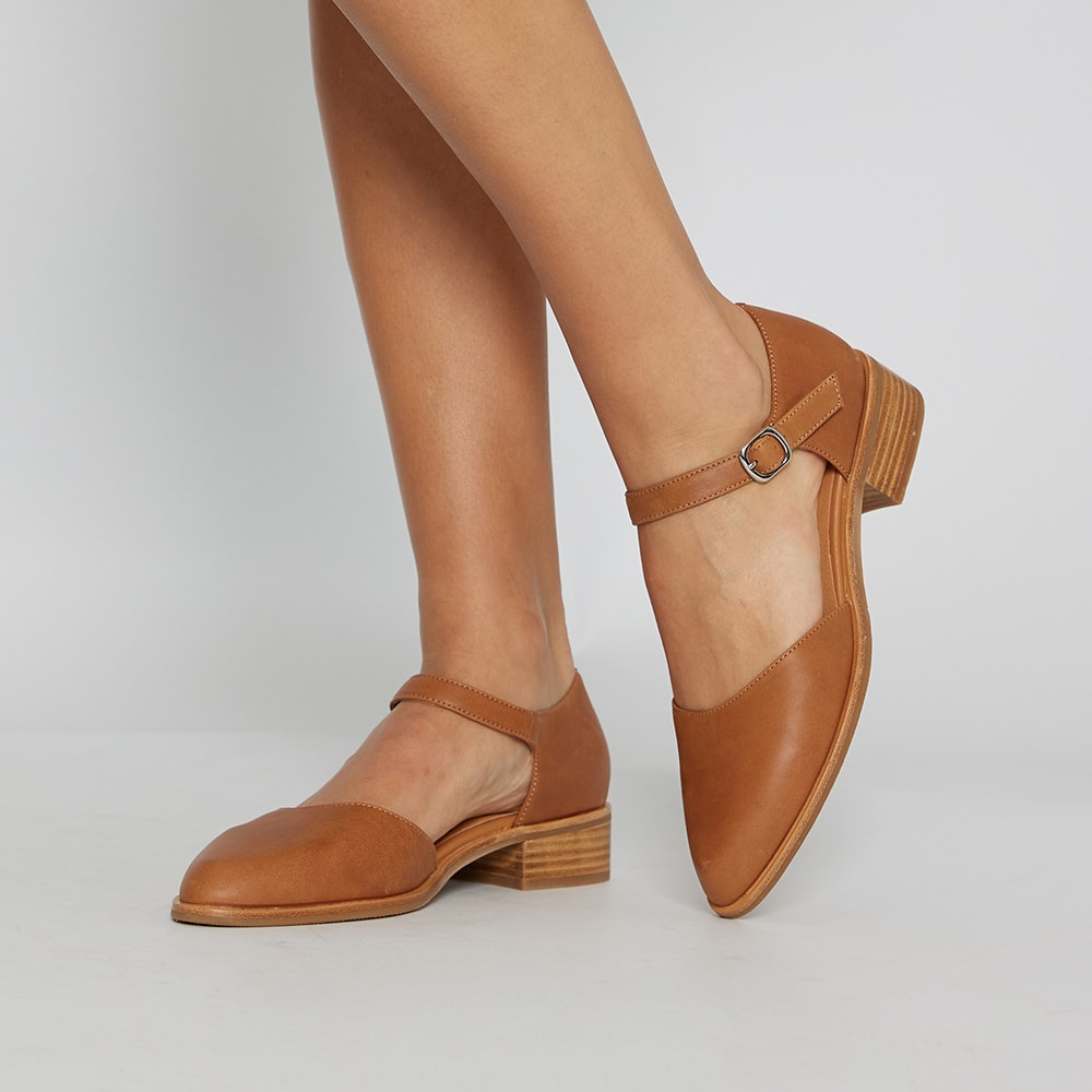 Jesinta Flat in Tan Leather | Easy Steps | Shoe HQ