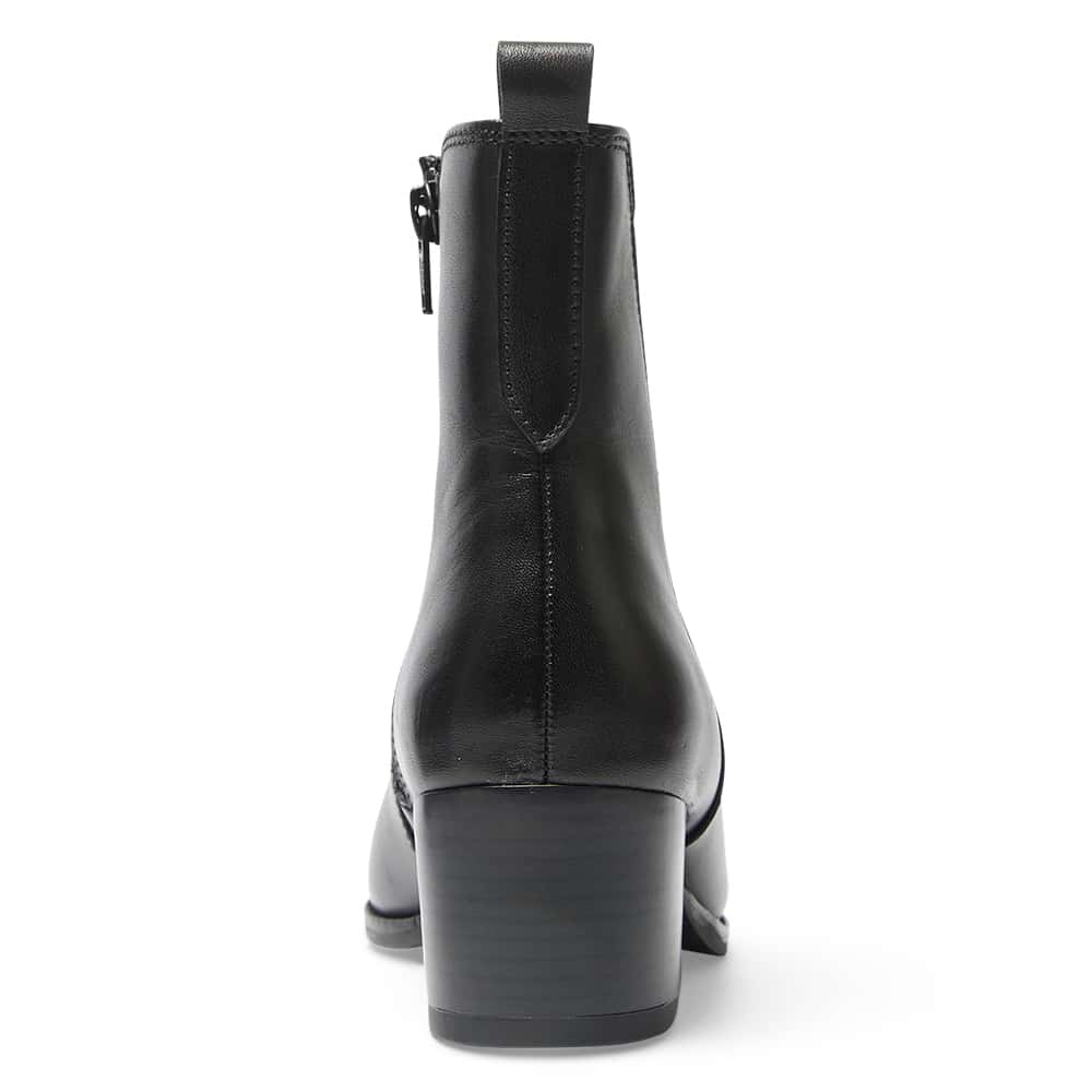 Venus Boot in Black Leather