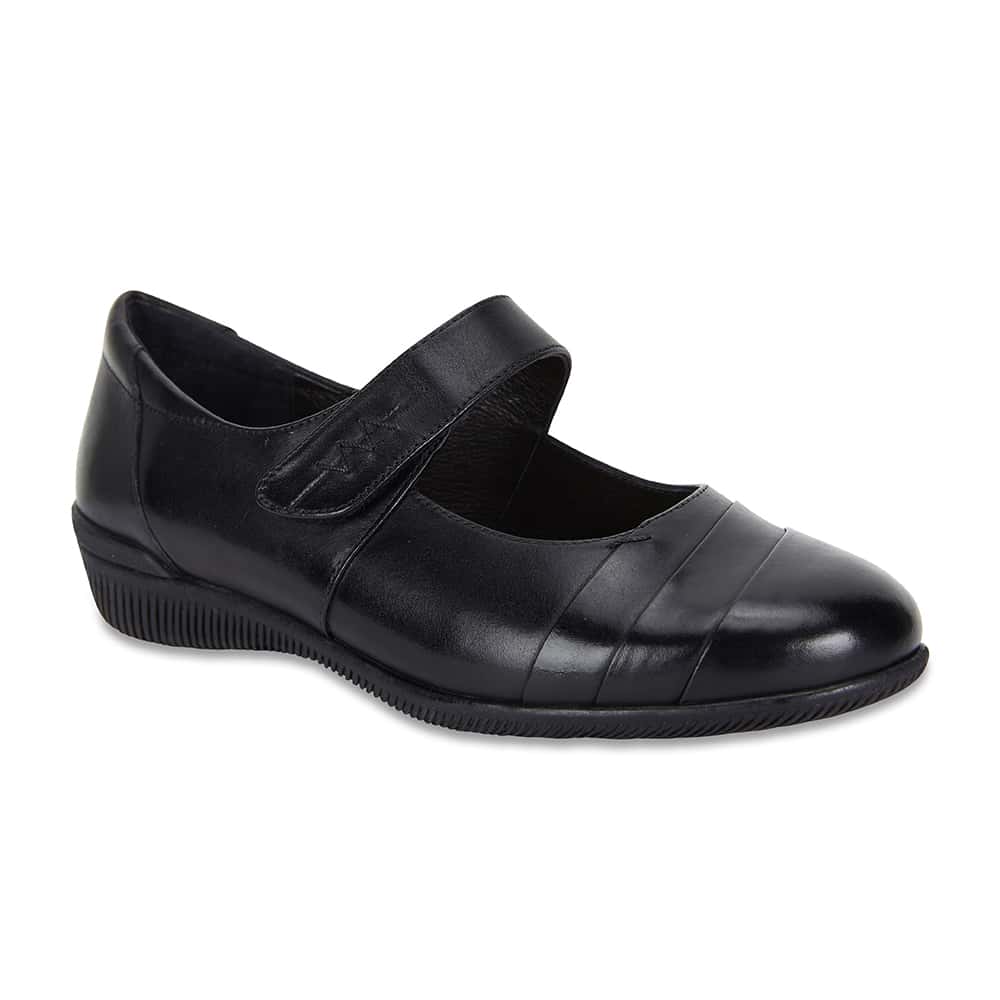 Winston Flat in Black Leather | Wide Steps | Shoe HQ