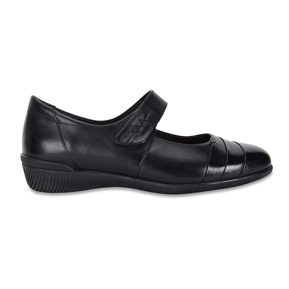 Winston Flat in Black Leather | Wide Steps | Shoe HQ