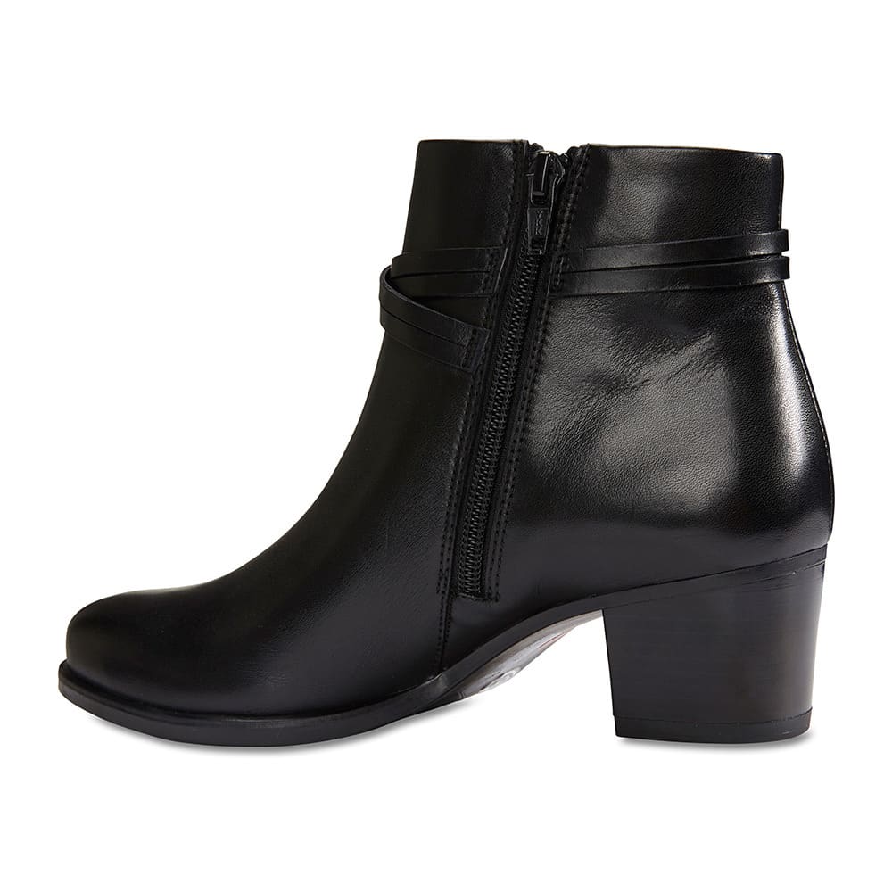 Carlton Boot in Black Leather | Easy Steps | Shoe HQ
