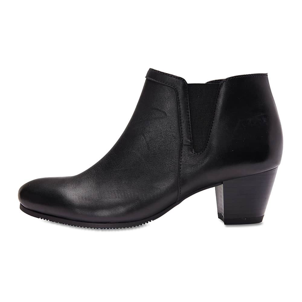 Easy Steps | Tasman Boot in Black Leather